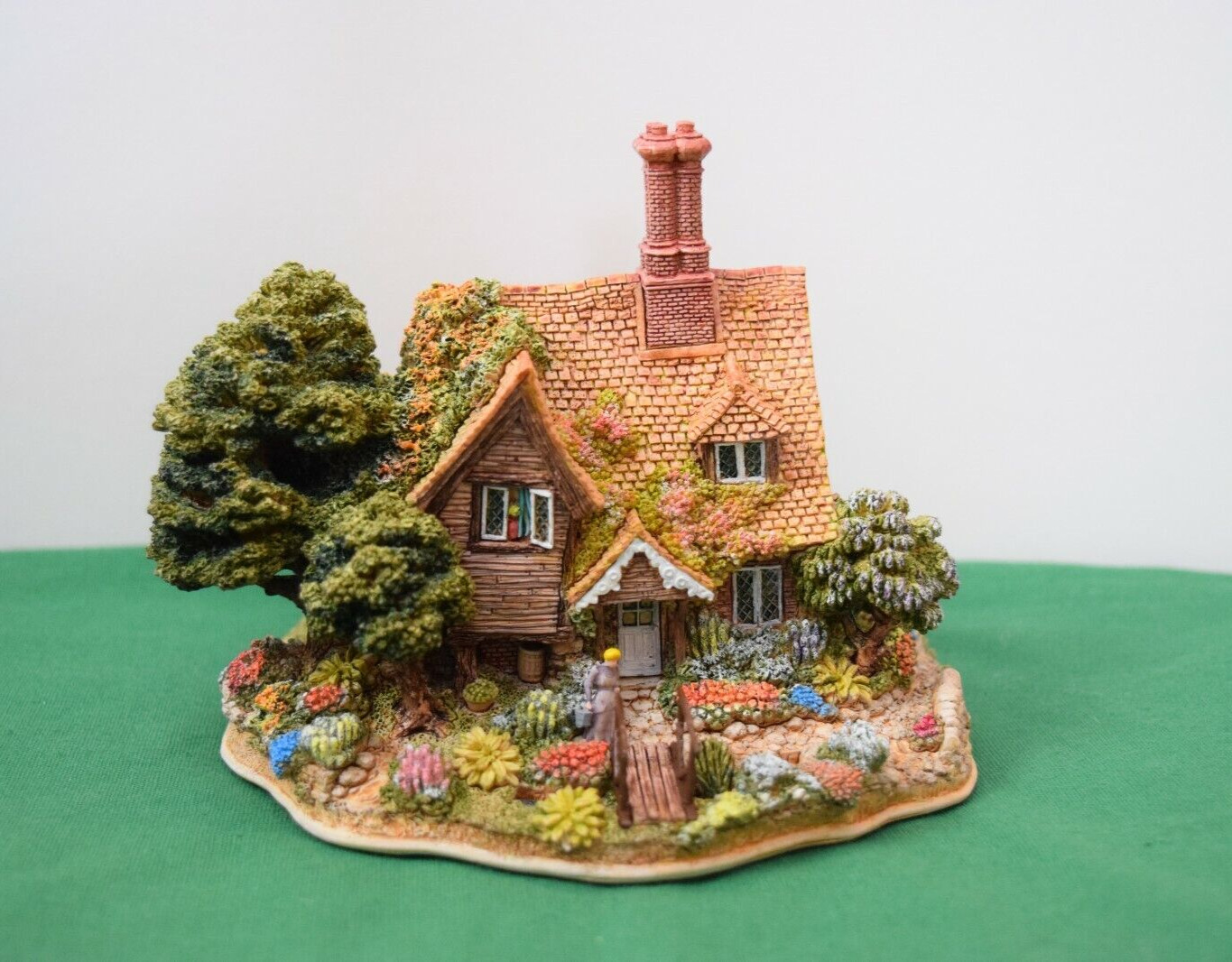 Lilliput Lane - Shades Of Summer Lilliput Lane - Shades Of Summer