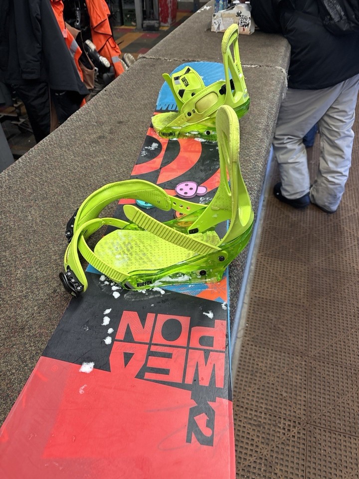 K2 World Wide Weapon Snowboard w/ Burton Freestyle Bindings - READ ...