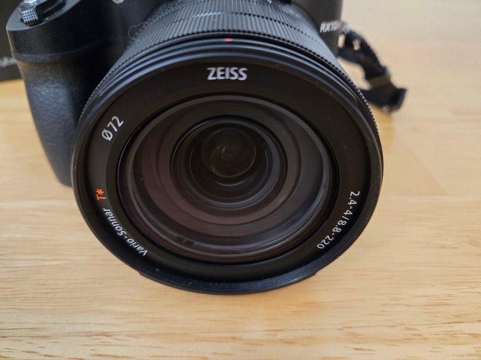 Sony RX10 IV F2.4-4, 24-600mm Zoom 4k Video, 20MP Super Zoom Camera DSC ...