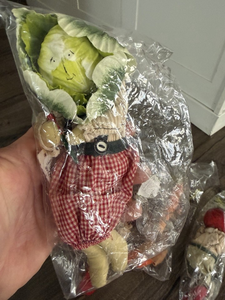 Vtg Anthropomorphic Vegetable Dolls 4 Pc Tomato Carrot Beet Cabbage ...