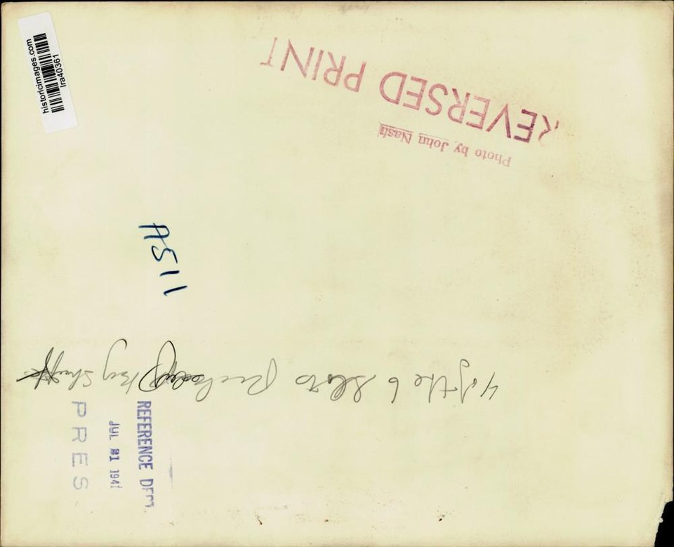 1941 Press Photo Slot machines seized by the police officers - lra40361 ...