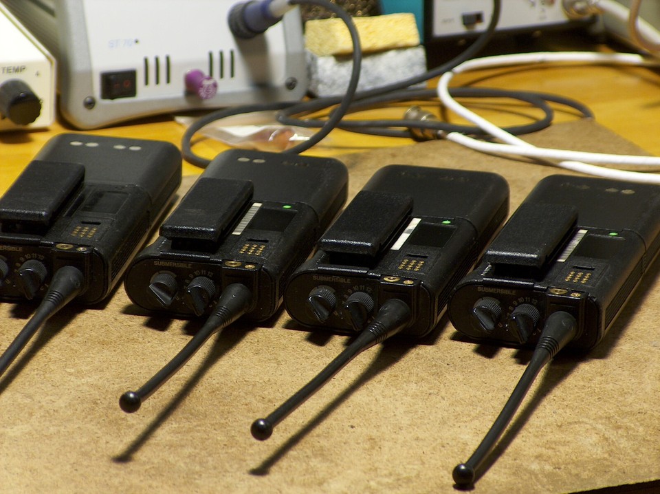 4 Motorola Saber UHF Radio Public Safety Transceivers w/Batteries ...