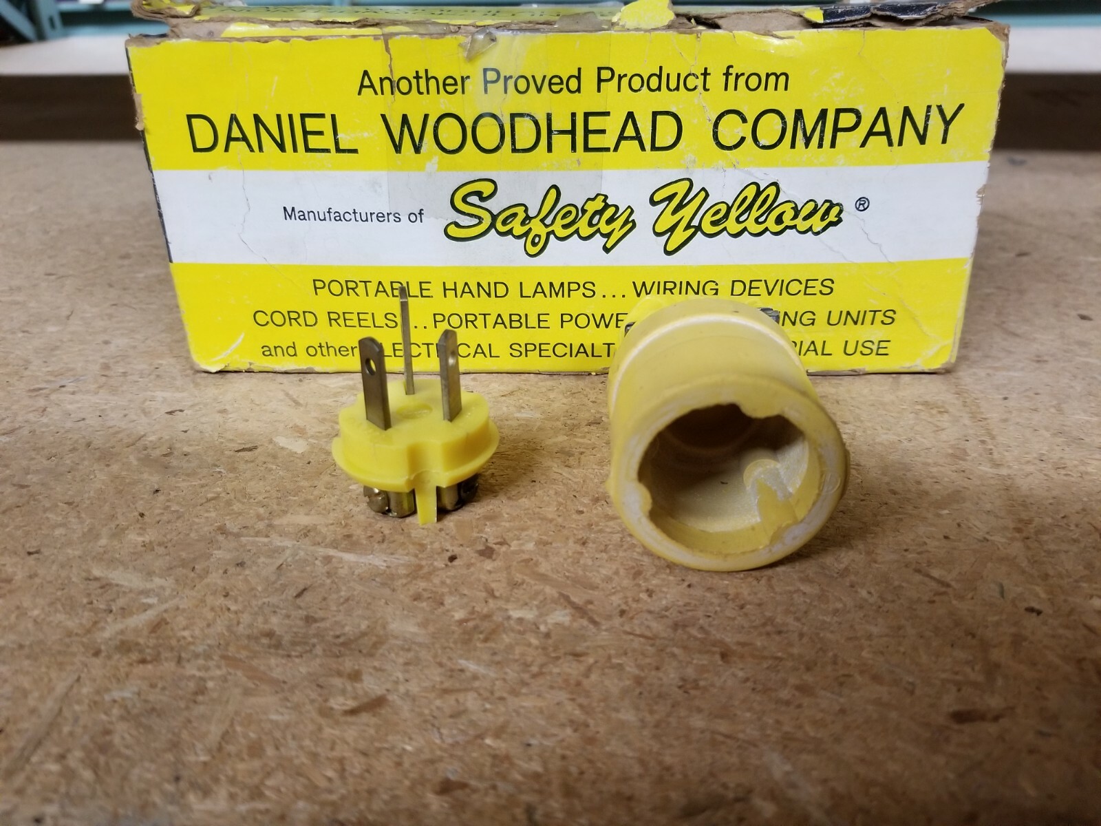 Daniel Woodhead Safety Yellow Replacement Electrical Plugs - Box of 5 ...
