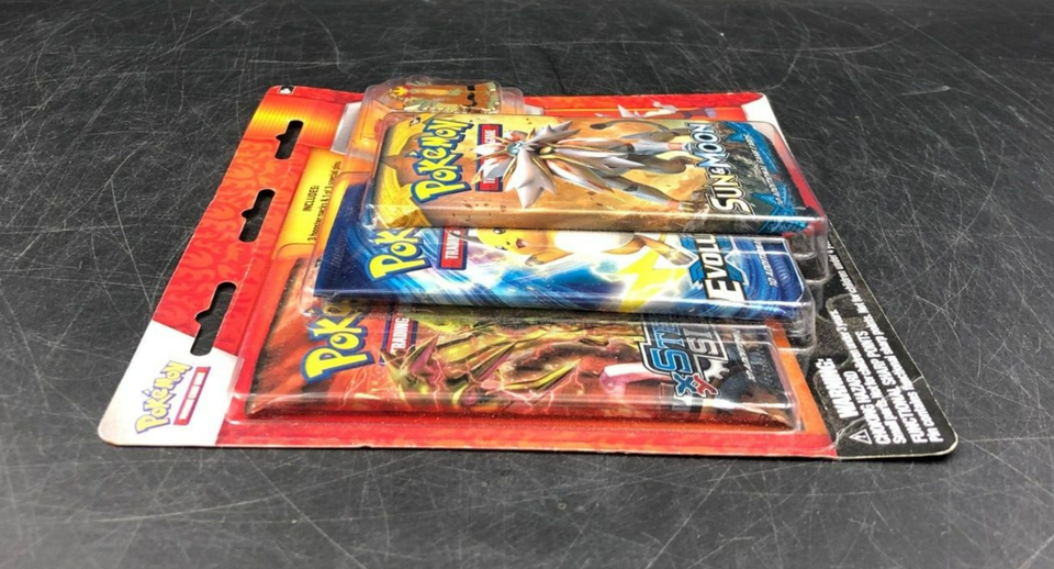 Pokemon TCG Collector's Pin Blister - 3 Booster Packs + 1 Special Entei ...