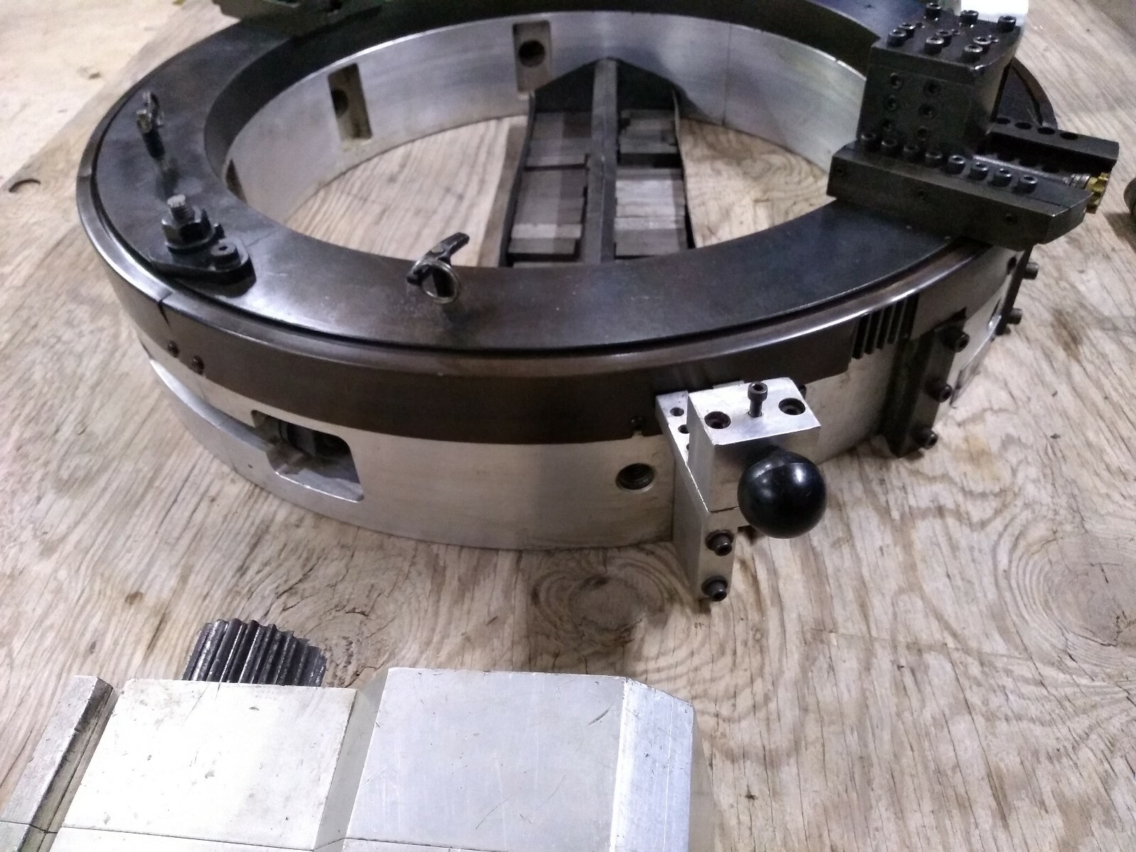 MACTECH 820 US Clamshell Pipe Lathe Split Frame 16 - 20 in w/ Hydraulic ...