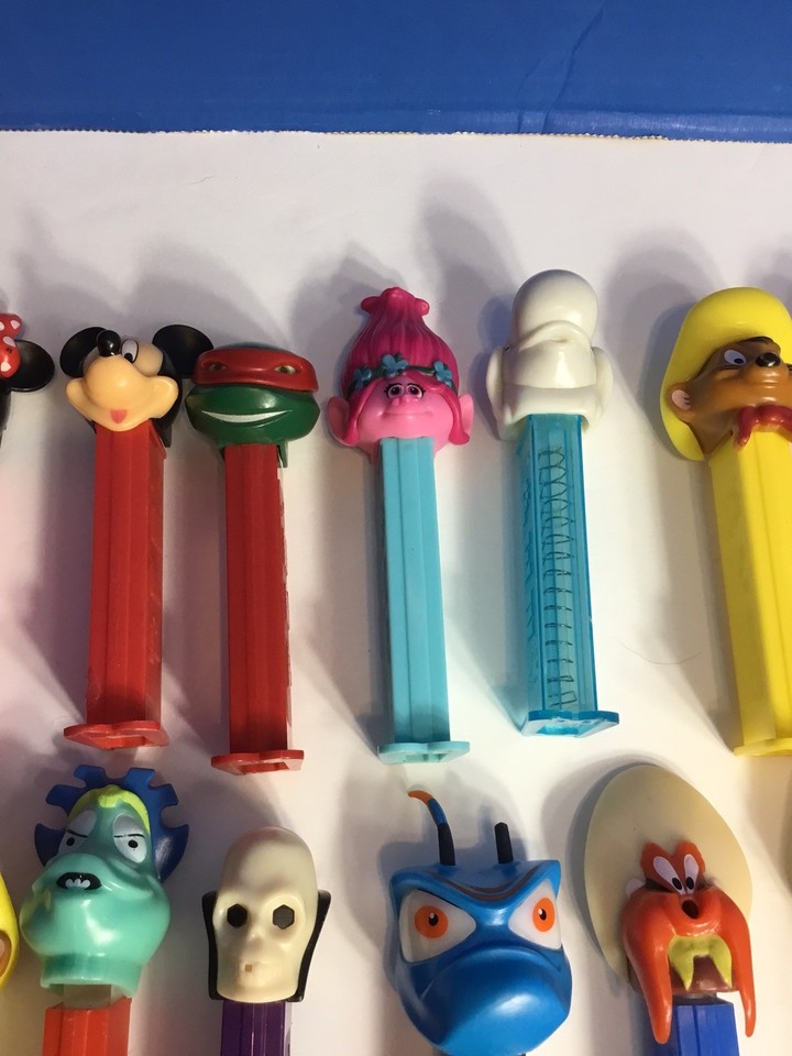 Lot of 28 Collectible Vintage PEZ Dispensers | eBay