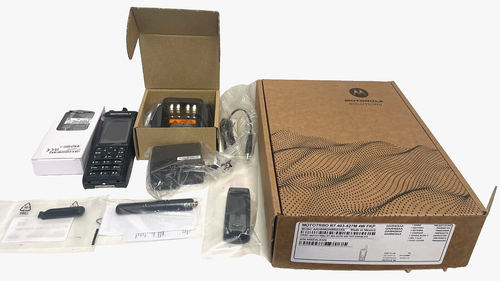 Motorola R7 UHF Display Portable Two-Way Radio - AAH06RDN9WA1AN for ...