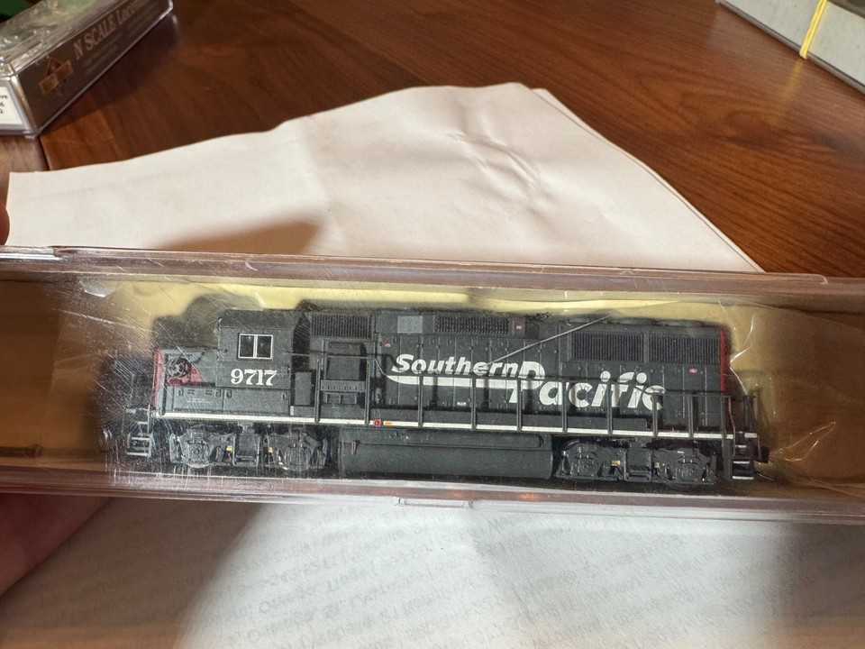 N Scale SOUTHERN PACIFIC HOBBY QUALITY GP60 LOCOMOTIVE SP #9717 ITEM ...