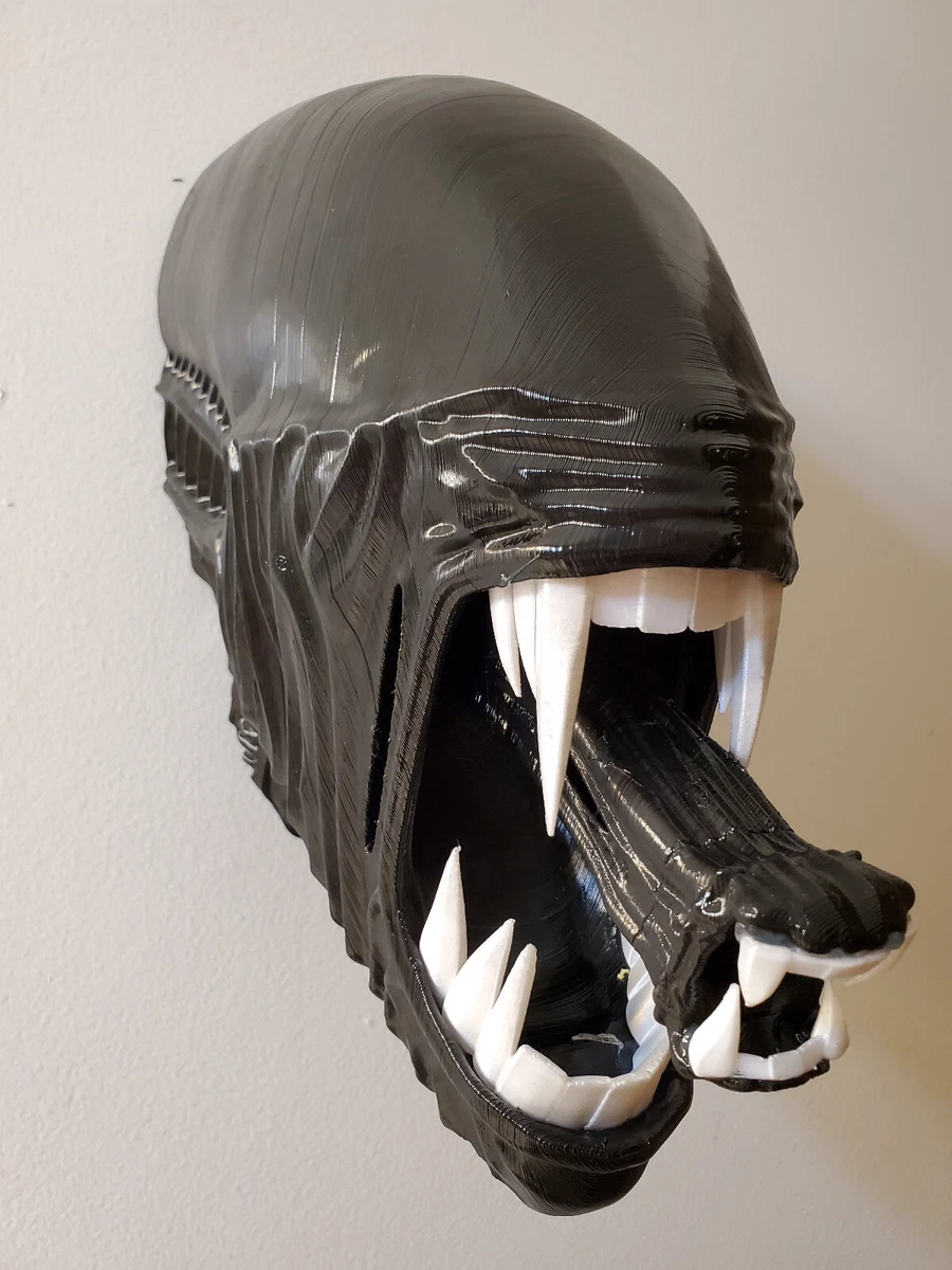 Queen Facehugger Prop