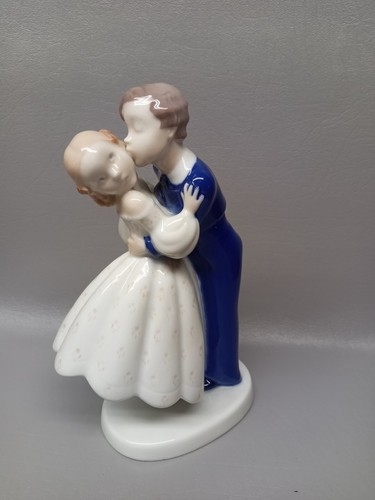 Vintage B&G Boy Kissing Girl Statue Denmark #2162 Bing Grondahl ...