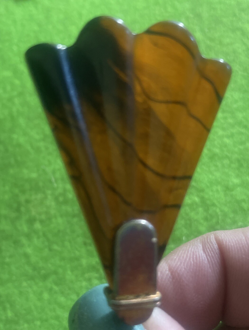 BEAUTIFUL FAN SHAPED ROOT BEER BAKELITE STICK HAT PIN… - Gem
