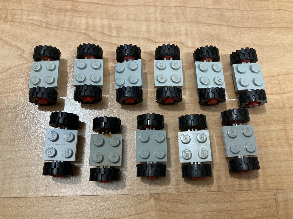 Lego vintage lot 11 roues 122c01assy2 Red Wheels with Tires 15mm D. x ...