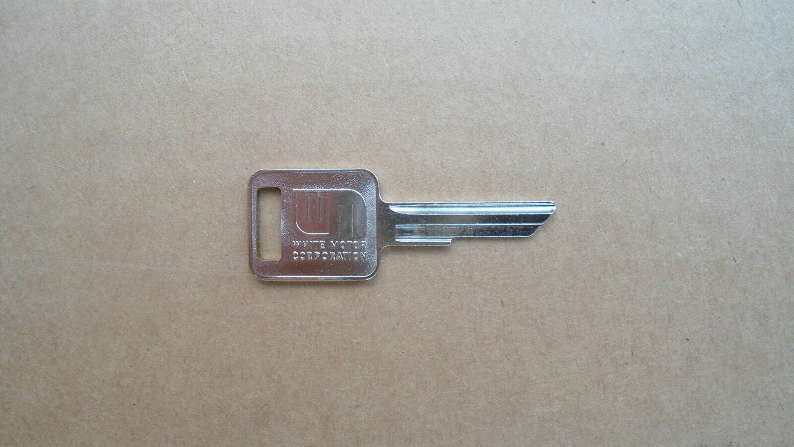 1 MINT NOS KEY BLANK! WHITE MOTORS CORPORATION ALL TRUCKS AD DELIVERY ...
