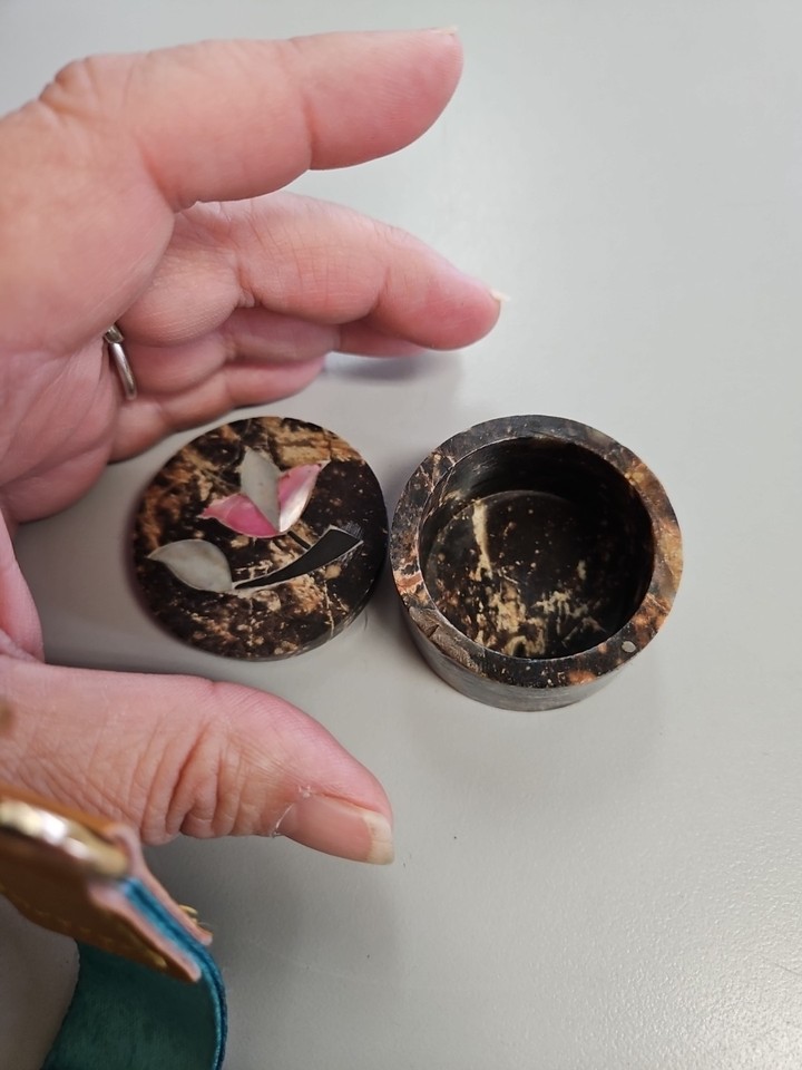 Vtg Hand Carved Soapstone Trinket Ring Box Mother Of Pearl Inlay w/ Lid ...