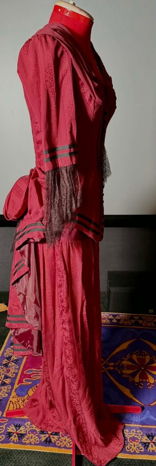 The Haunting Red Dress Crain's Wife Ghost Lili Taylor Horror Screen ...