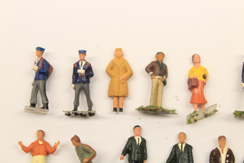 CIVILIAN PLATFORM FIGURES ACCESSORIES PAINTED BUNDLE OO GAUGE EX LAYOUT ...
