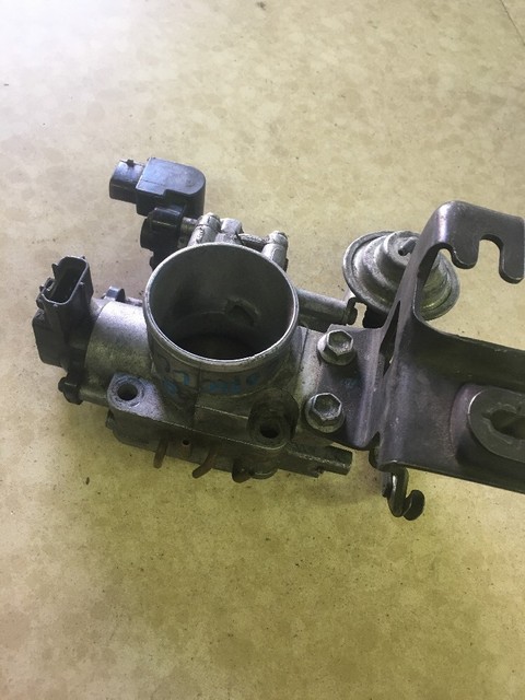 OEM Toyota Corolla 1.8l Throttle Body Valve With Sensors Harness 1998 ...