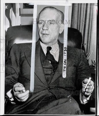 1957 Press Photo Assistant Secretary Gordon Gray at a news conference ...