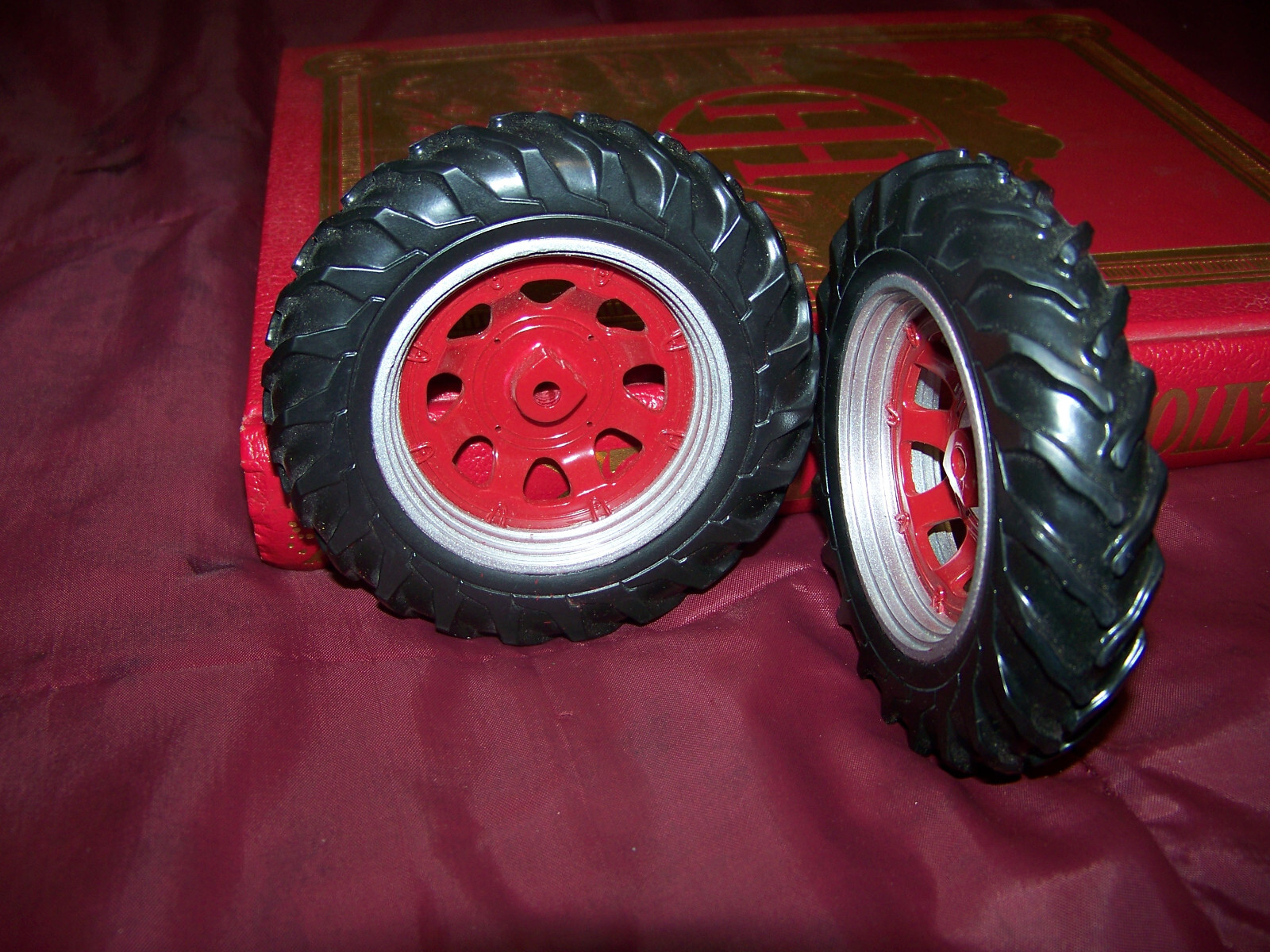 Parts, International 666 rear wheels, 1/16, Ertl, Nice, plastic rims ...