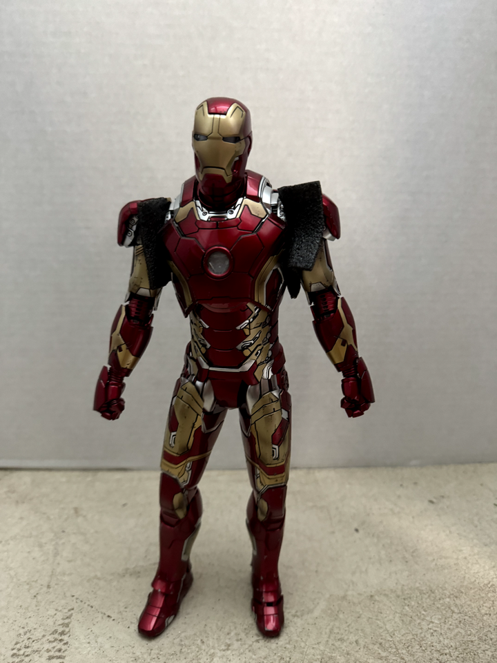 Iron Man Mark 43 (XLIII) Hot Toys Diecast 904123 Pre Owned/Exceptional ...
