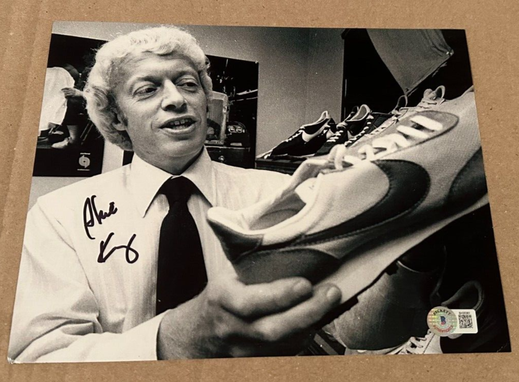 PHIL KNIGHT SIGNED NIKE LOGO 8X10 PHOTO BECKETT CERT NIKE FOUNDER CEO ...