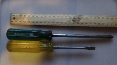 Pair of medium Stanl resin handle screwdrivers - flat and phillips ...