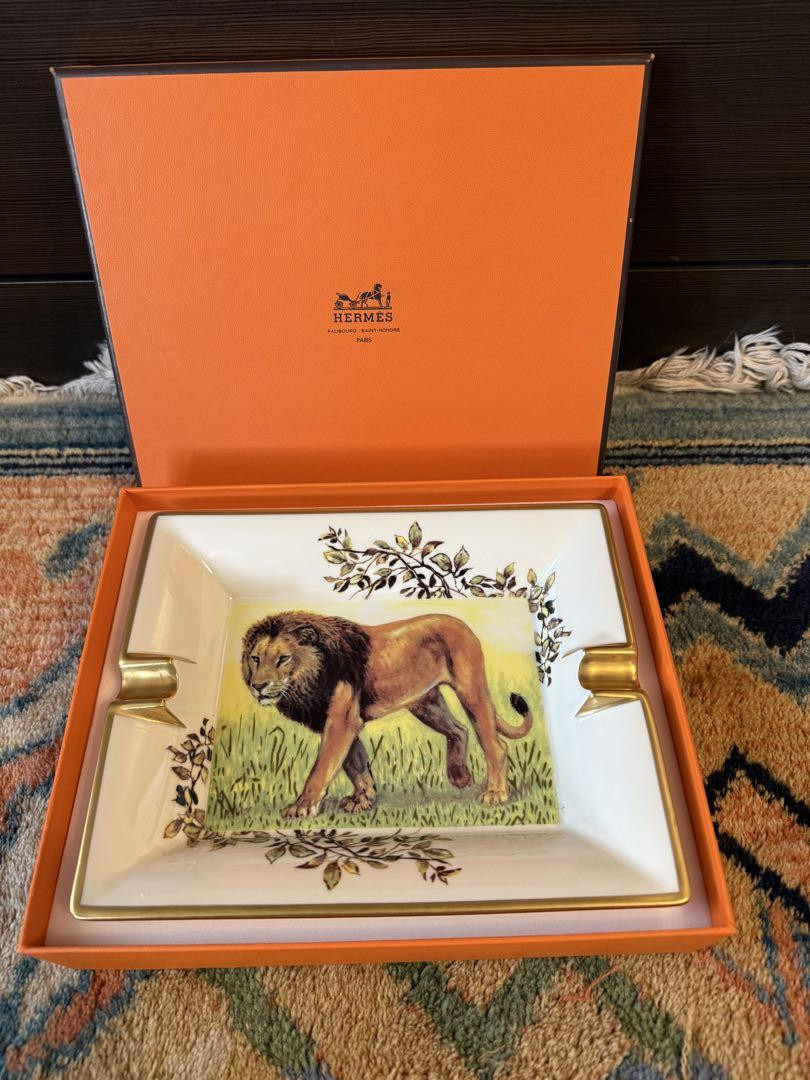 Hermes Lion Design Ashtray Ceramic Orange Box 19.8x16x4 cm Hermes Lion Design Ashtray Ceramic Orange Box 19.8x16x4 cm