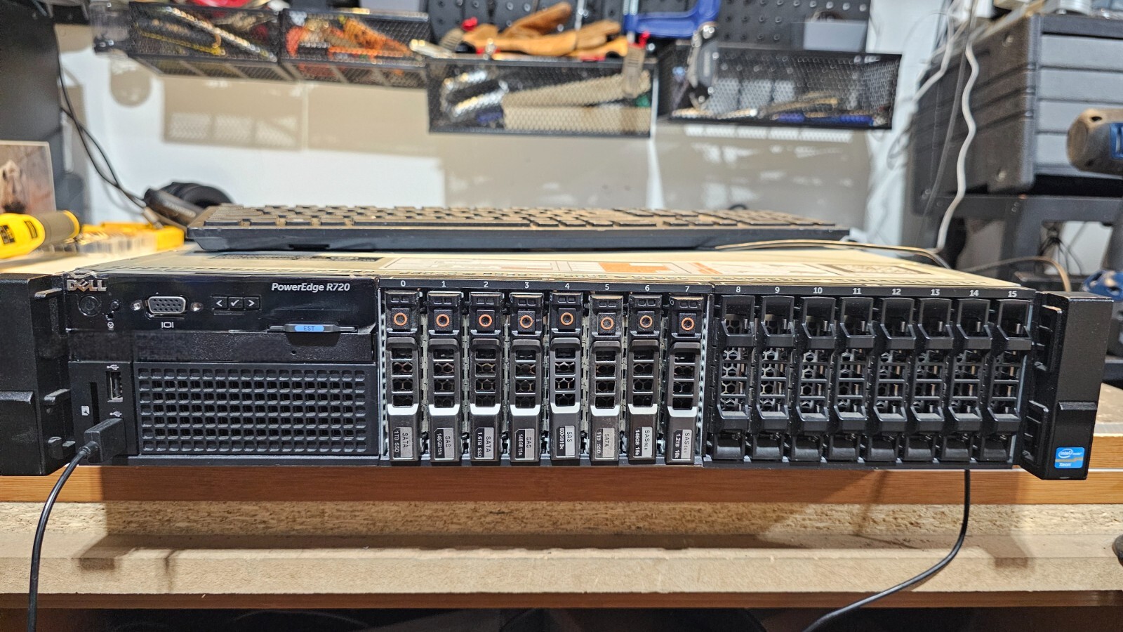Dell PowerEdge R720 Server - 2x8c CPUs, 256Gb RAM, 128Gb SSD/3x900Gb ...