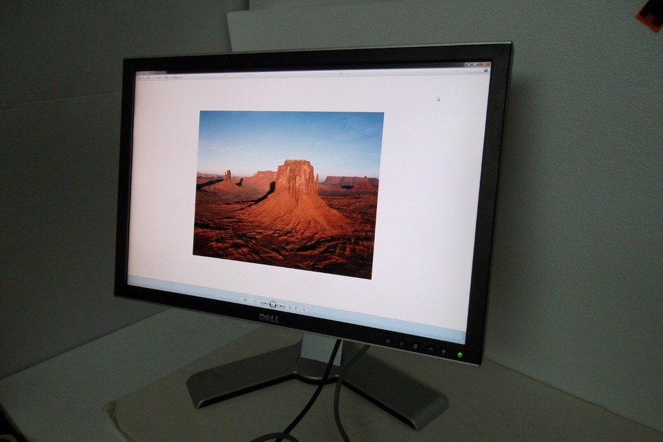 Dell 2408WFP 24" UltraSharp LCD Monitor w/4-Port USB HDMI VGA DVI ...