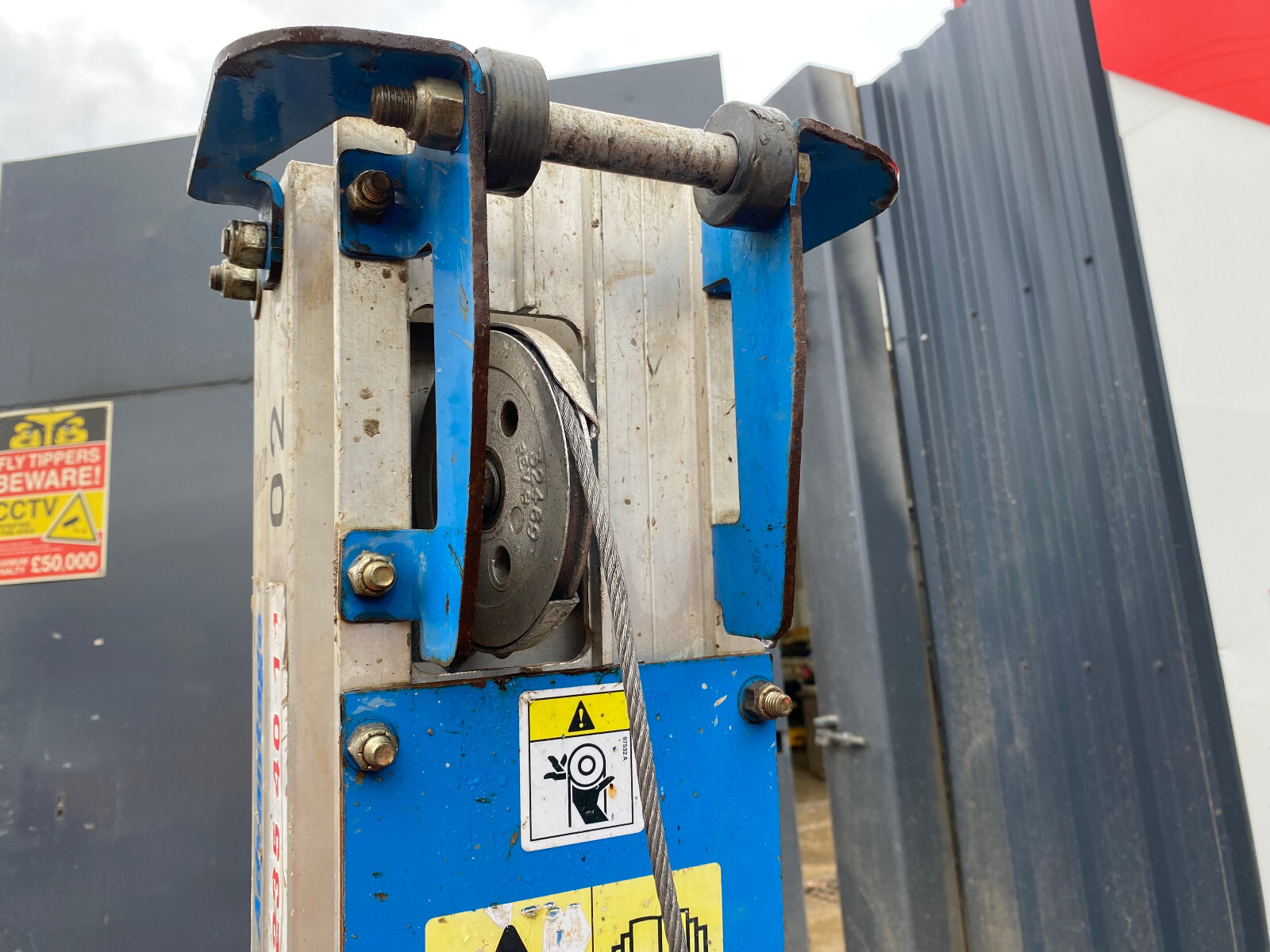 GENIE SLA-10 SUPERLIFT MATERIAL LIFT 454 kg 3,5m £1450+VAT | eBay UK