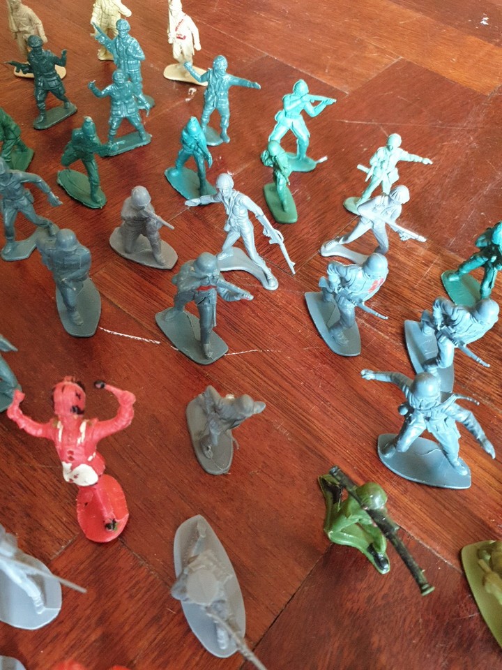 Toy soldiers of various sizes and colours, plastic, 100 Figures | eBay UK