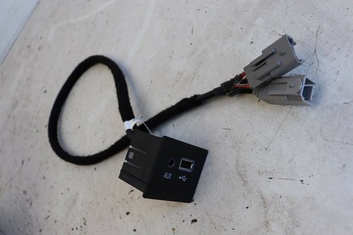 Maserati Ghibli M157 2016 AUX USB Socket Port 670009770 J166 | eBay ...