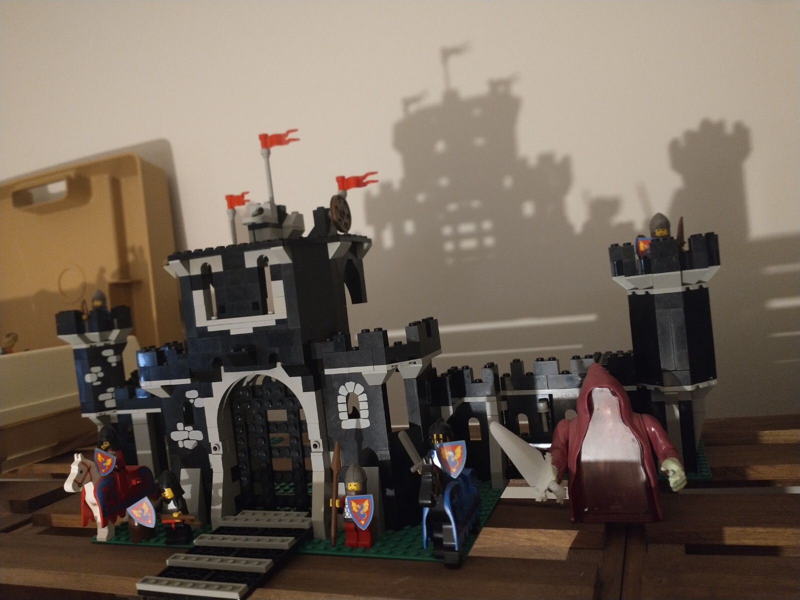 Vintage LEGO Castle: Black Monarch's Castle Near Complete 42884060855 ...