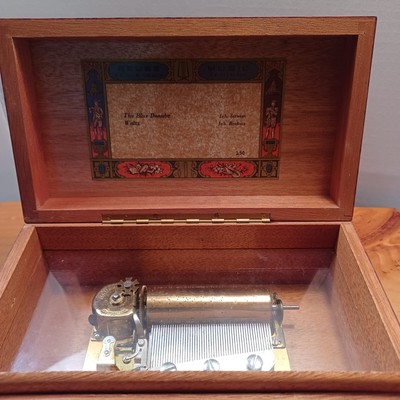 Amazing Swiss Reuge Saint-Croix 2/50 Wooden Burl Music Box - Blue ...