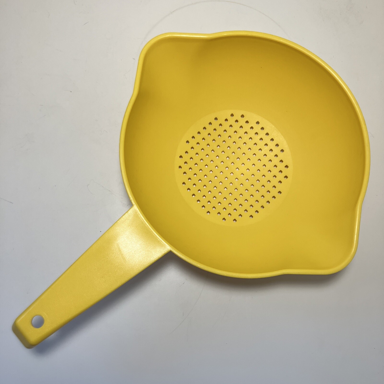 Tupperware Vintage Yellow One Quart Pour Spout Colander Strainer #1200 ...
