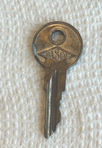 Vintage Key BASCO Briggs & Stratton MFG CO No C365 Appx 1 1/2 ...
