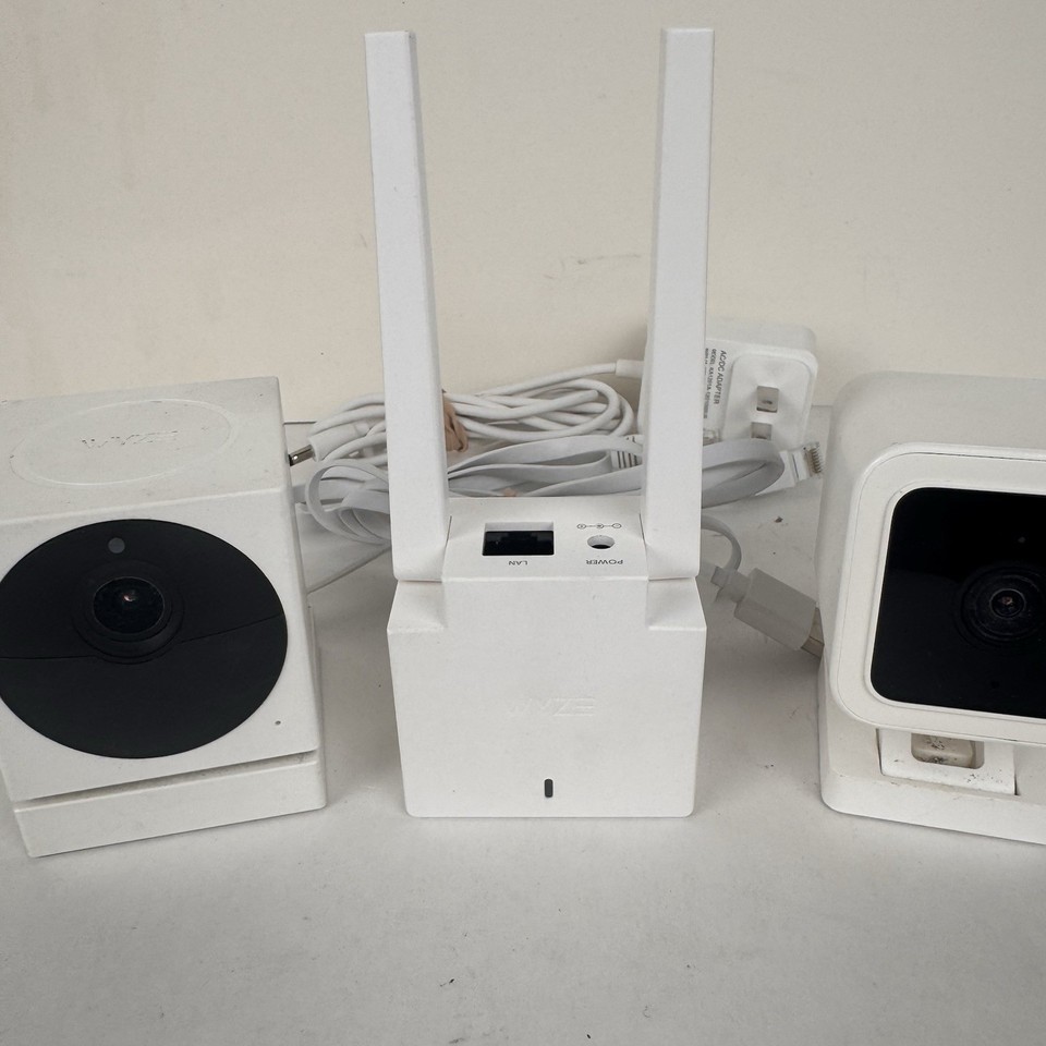 Wyze Outdoor Base Station WVODB1 And 2 Cameras (read Description) As Is ...