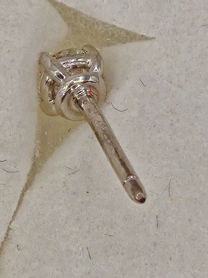 Pre-loved Genuine mined 0.30ct Diamonds set in 14ct gold stud earrings ...