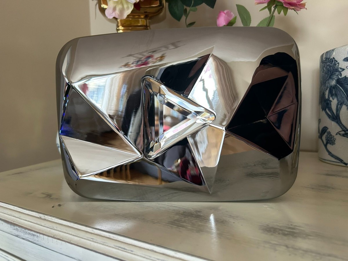 YouTube Diamond Play Button Silver | eBay YouTube Diamond Play Button Silver | eBay
