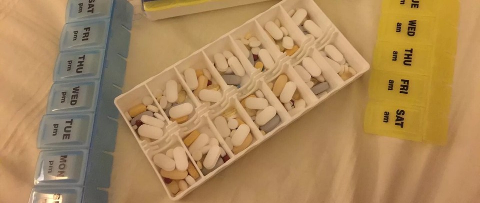EQUATE Medicine Dispenser Pill Box - Case. Pill Organizer. Pill Minder ...
