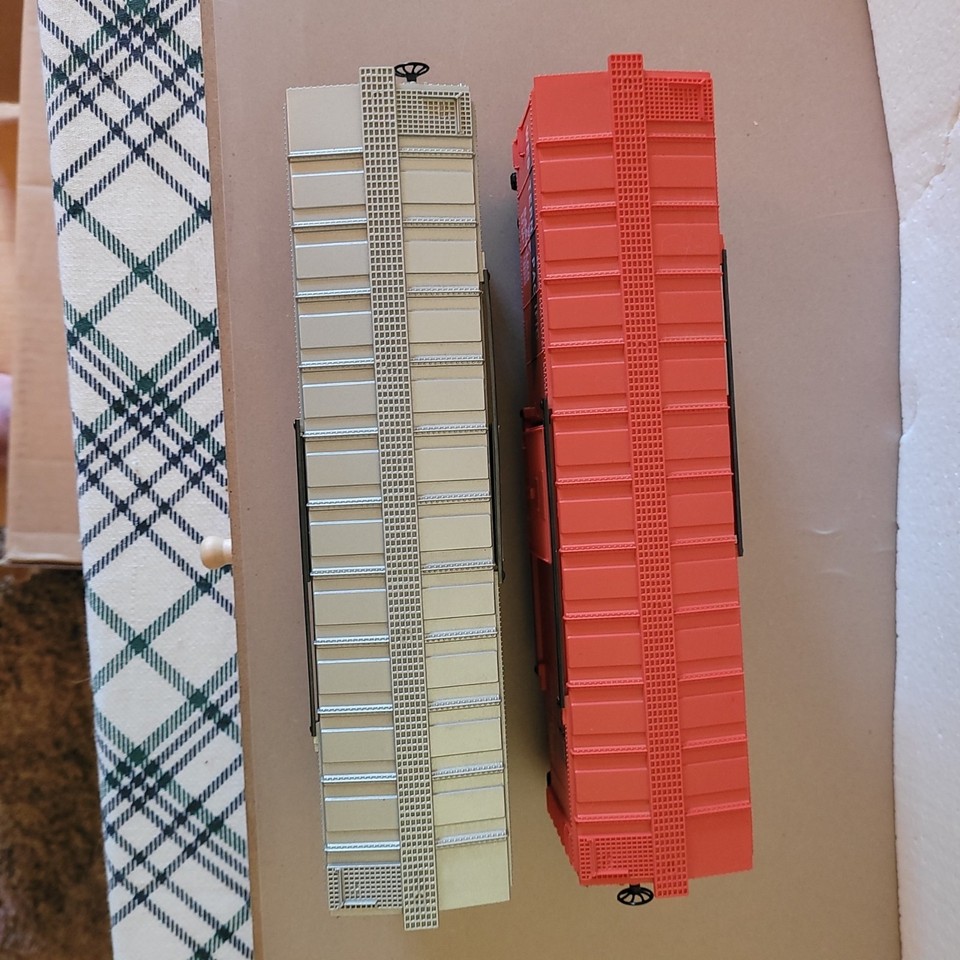 2 Lionel Western Pacific 6464-100 "Feather Cars" BOTH Orange + Silver ...