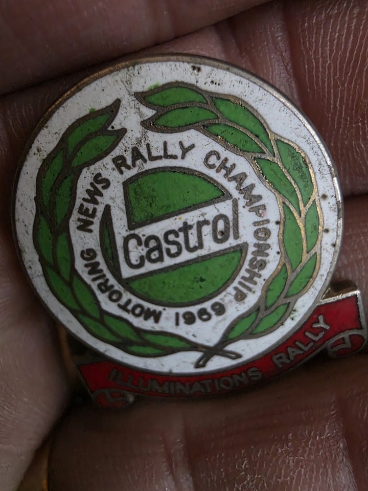 RARE 1969 CASTROL MOTORING NEWS RALLY CHAMPIONSHIP PIN BADGE 27mm RARE ...