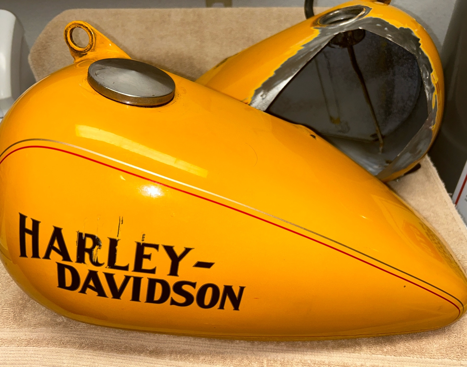 1984-1999 Harley-Davidson Softail FXST Yellow L/R Gas Fuel Petrol Tanks ...