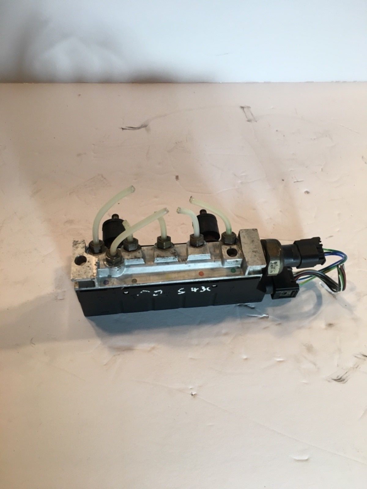 2000-06 Mercedes S430 S500 W220 Airmatic Air Suspension Valve Block ...