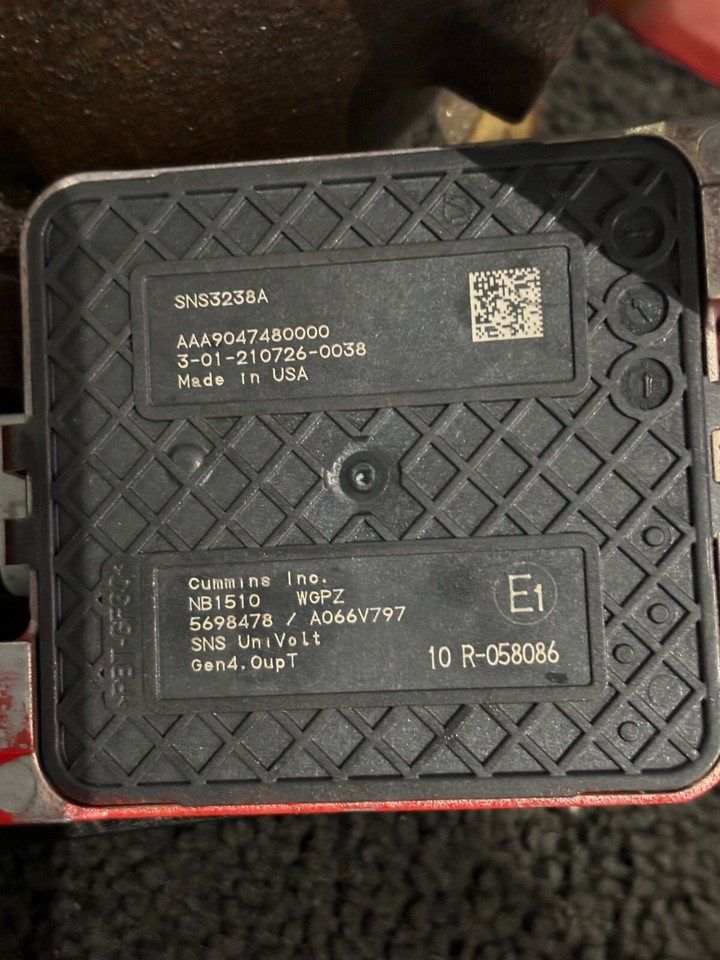 OEM Cummins X15 Nitrogen Oxide Sensor with Exhaust Outlet 3689552 ...