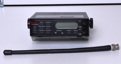 Uniden Bear Tracker 800 BCT7 Police Fire Highway Scanner Powers Up ...