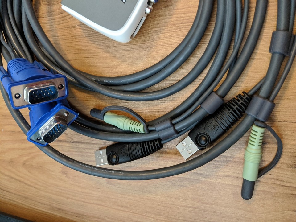 IOGEAR MiniView Micro USB Plus GCS632U - KVM / audio switch - 2 ports ...