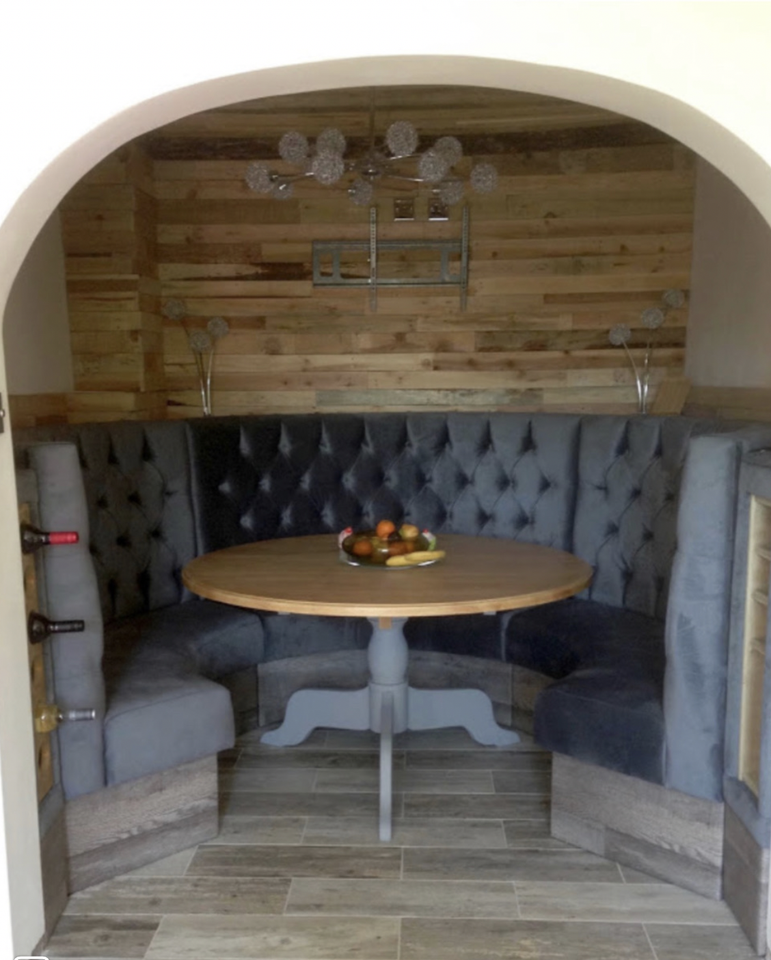 C-Shaped Bespoke Booth Seating Kitchen Dining Restaurant Deep Buttoned ...