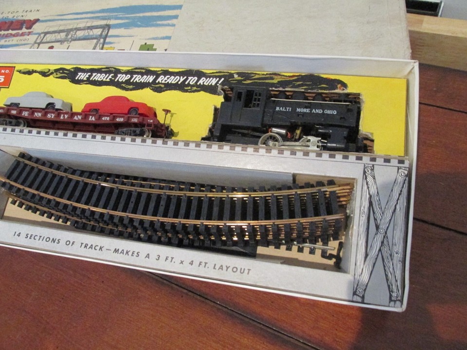 VARNEY HO No. 25 MIGHTY MIDGET TRAIN SET LOCOMOTIVE & FREIGHT CARS 1957 ...