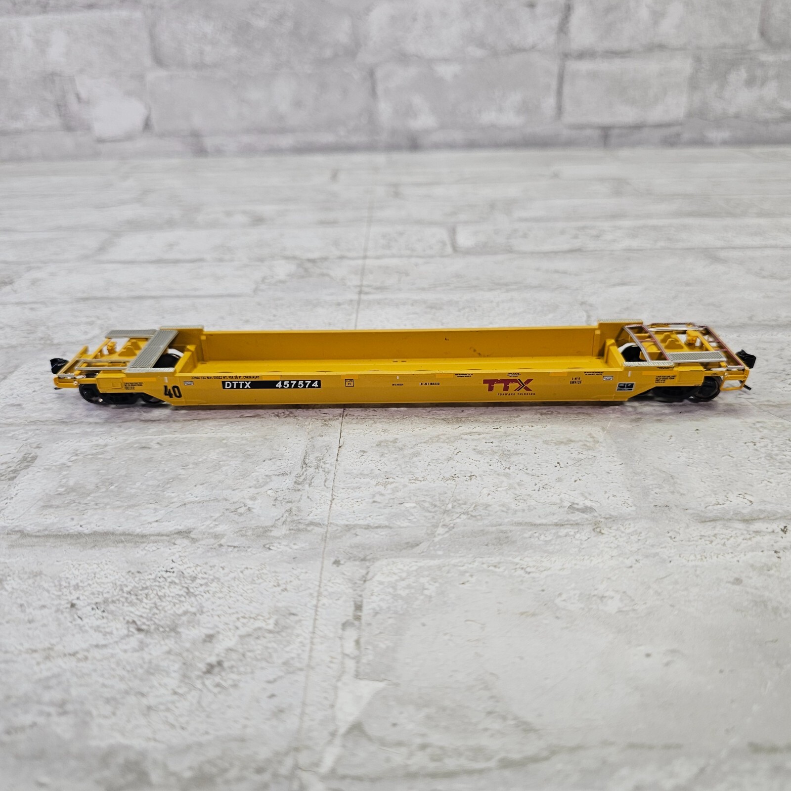 Walthers Proto 920-109130 DTTX 457574 Gunderson Rebuilt 40 Well Car Railbox Logo